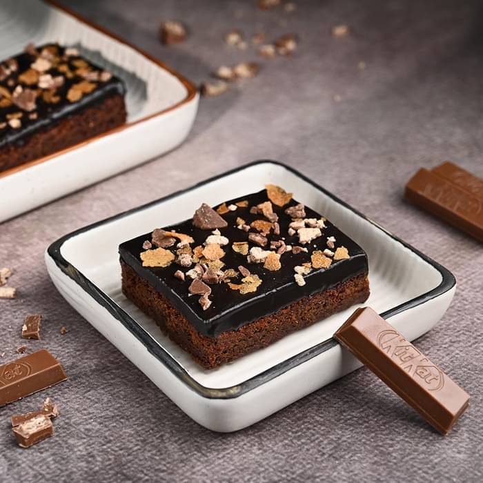 KitKat Cake Online | Order Fresh KitKat Cakes Now