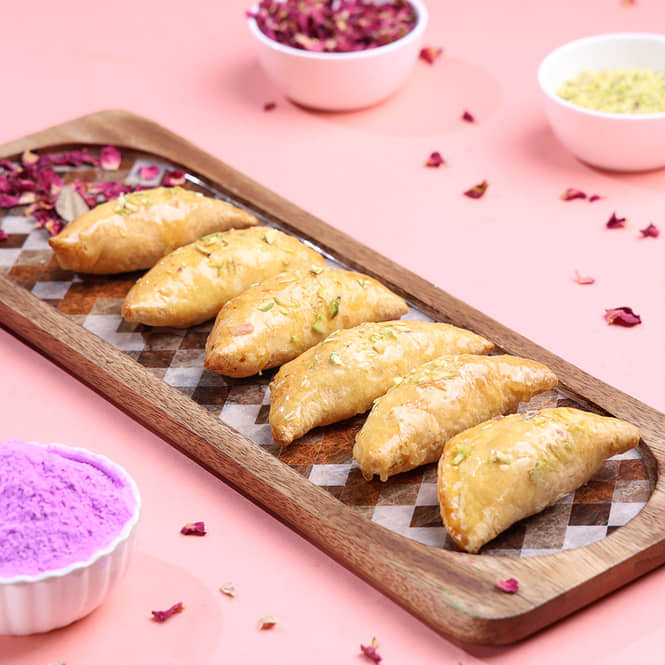 Buy Holi Special Baked Gujiya Set Of 6 Online - Order Now