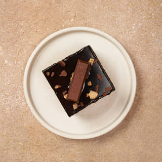 Online Kitkat Cake Delivery | Save Upto 150 | Buy Eggless KitKat Cakes