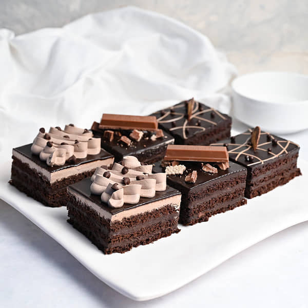 KitKat Cake Online | Order Fresh KitKat Cakes Now